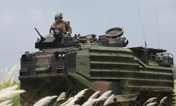 AAV Vehicle: History, Design, and Collectors’ Guide to Amphibious ...